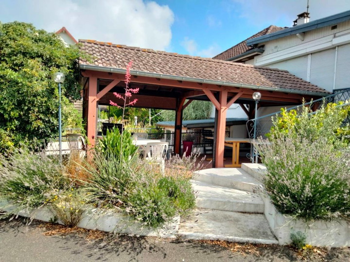 230 M² Maison De Vacances ∙ 6 Chambres ∙ 16 Personnes - Bourges