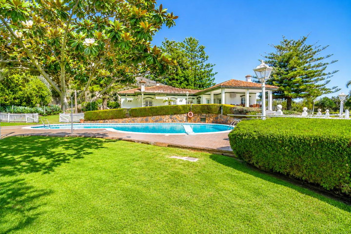 420 M² Villa ∙ 7 Slaapkamers ∙ 15 Gasten - Torremolinos