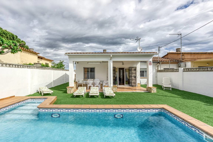 100 M² House ∙ 4 Bedrooms ∙ 8 Guests - L'Escala