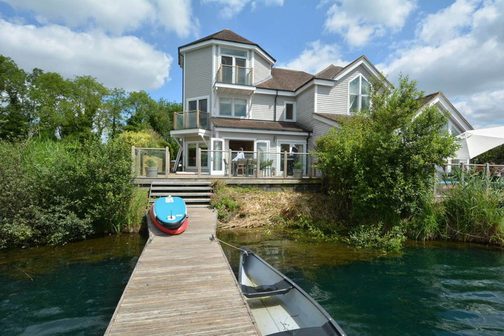 Cottage ∙ 3 Bedrooms ∙ 6 Guests - Swindon