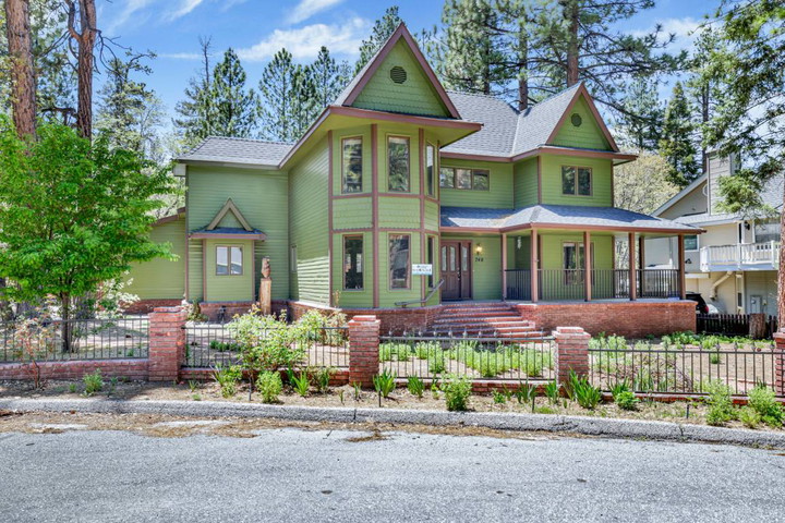 296 M² Cabin ∙ 4 Bedrooms ∙ 16 Guests - Big Bear Lake, CA