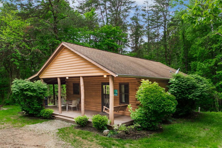 60 M² Cabin ∙ 2 Bedrooms ∙ 6 Guests - Hocking Hills State Park, OH