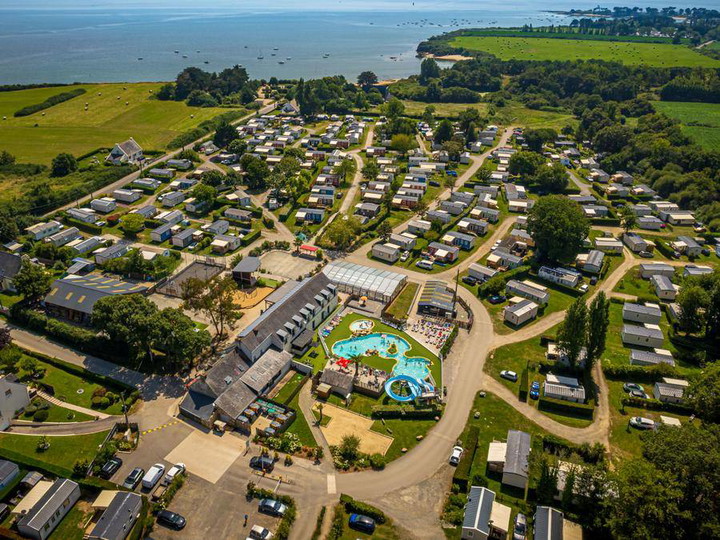 37 M² Asuntovaunu ∙ 4 Makuuhuonetta ∙ 8 Vierasta - Ambon