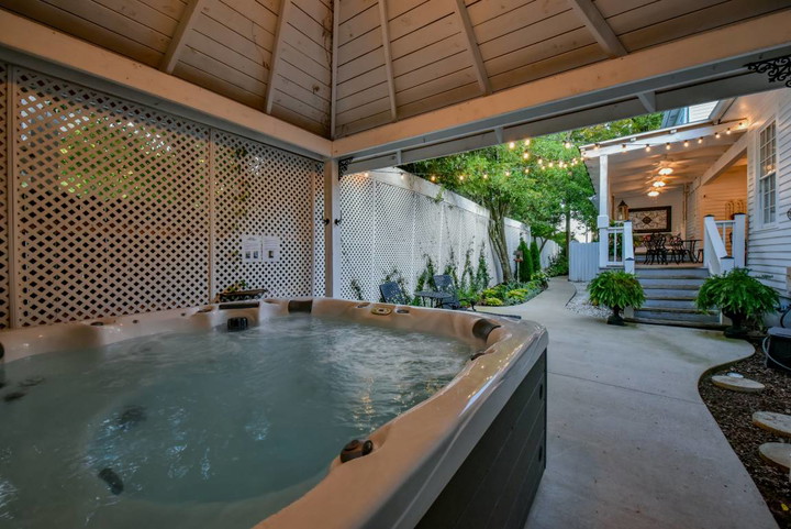 Hotel ∙ 1 Bedroom ∙ 3 Guests - Tuscaloosa, AL