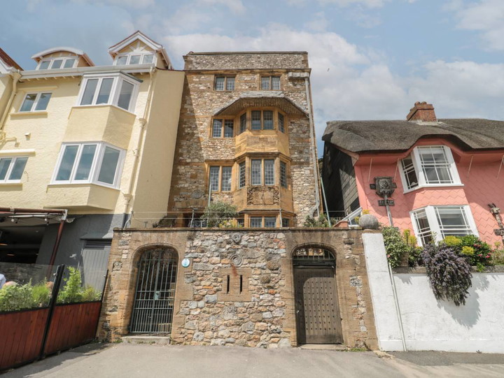 Cottage ∙ 4 Bedrooms ∙ 9 Guests - Lyme Regis