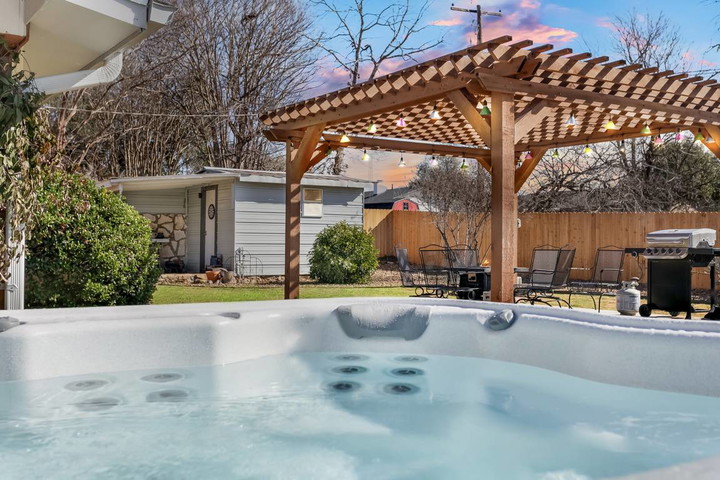 146 M² Hotel ∙ 3 Bedrooms ∙ 6 Guests - Fredericksburg, TX