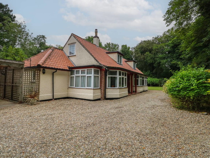 Cottage ∙ 4 Bedrooms ∙ 8 Guests - Wroxham