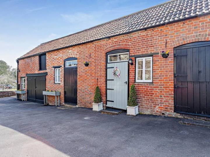 Cottage ∙ 2 Bedrooms ∙ 4 Guests - Tetbury