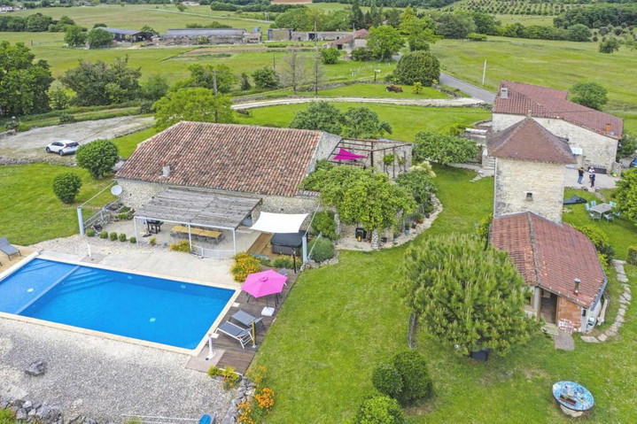 208 M² Gîte ∙ 4 Chambres ∙ 10 Personnes - Lot