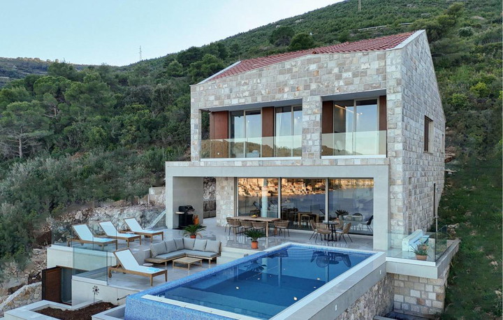 300 M² House ∙ 4 Bedrooms ∙ 8 Guests - Vis