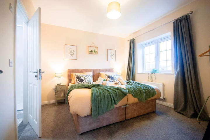 500 M² House ∙ 3 Bedrooms ∙ 4 Guests - Loughborough