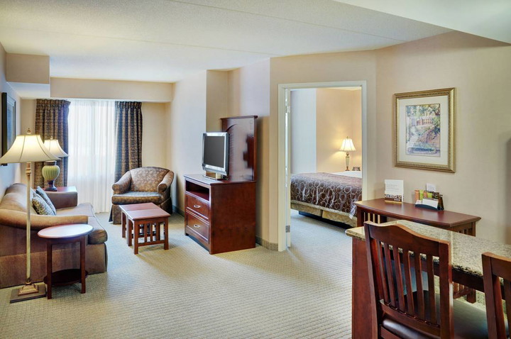 Hotel ∙ 2 Bedrooms ∙ 6 Guests - Hamilton