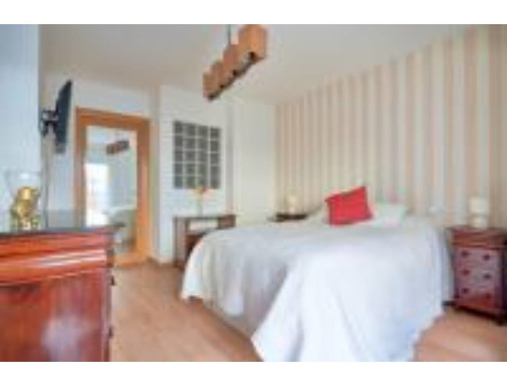 70 M² Apartment ∙ 2 Bedrooms ∙ 4 Guests - Malaga, Espagne