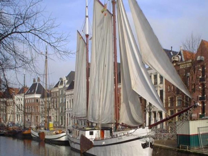 150 M² House ∙ 13 Bedrooms ∙ 34 Guests - Groningen