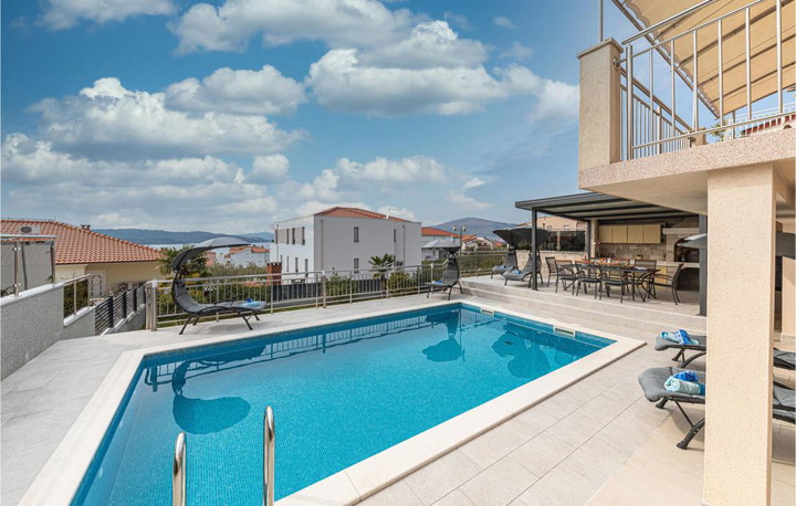 270 M² Ferienhaus ∙ 5 Schlafzimmer ∙ 8 Gäste - Trogir