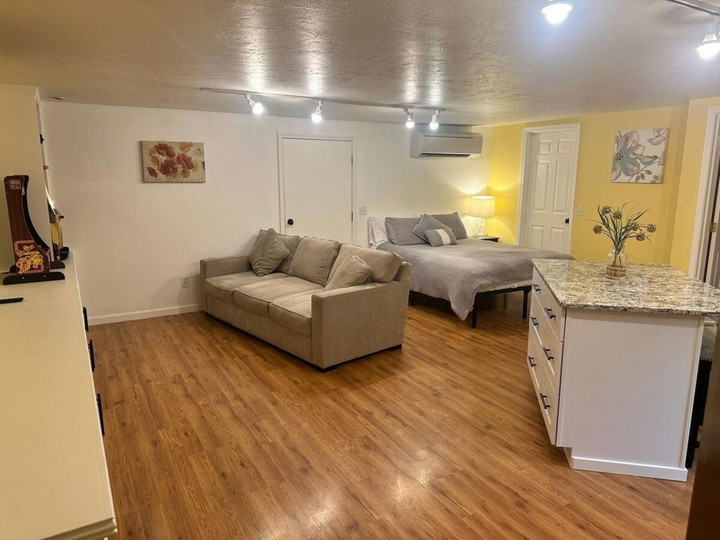 69 M² Apartment ∙ 1 Bedroom ∙ 4 Guests - Medford, OR
