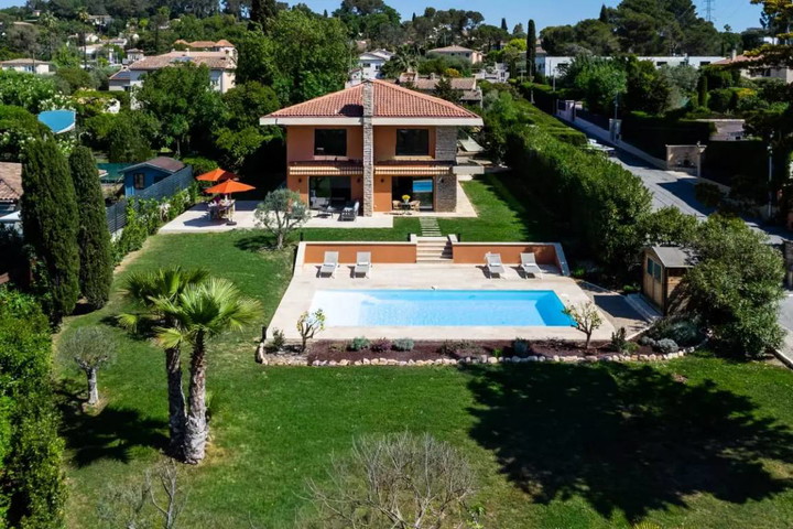 215 M² Maison De Vacances ∙ 6 Chambres ∙ 12 Personnes - Valbonne