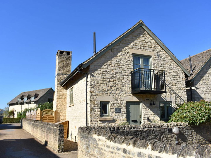 Cottage ∙ 4 Bedrooms ∙ 8 Guests - Swindon