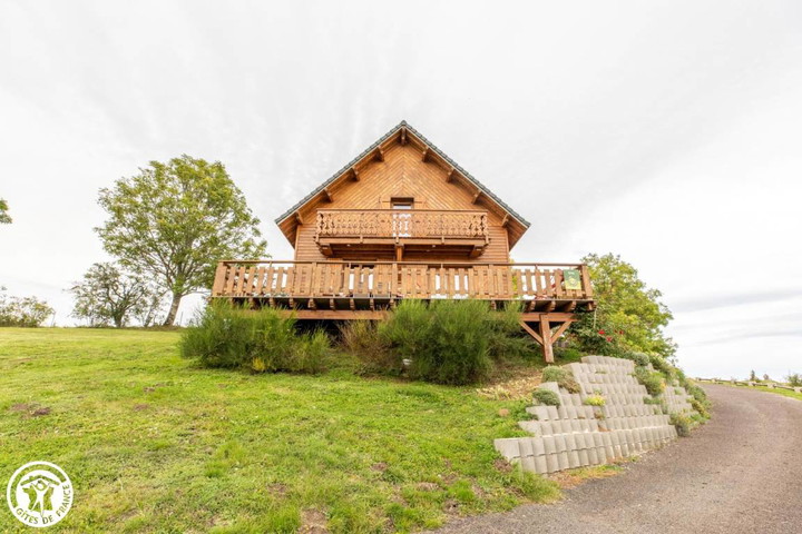 79 M² Gîte ∙ 3 Chambres ∙ 6 Personnes - Chambon-sur-Lac