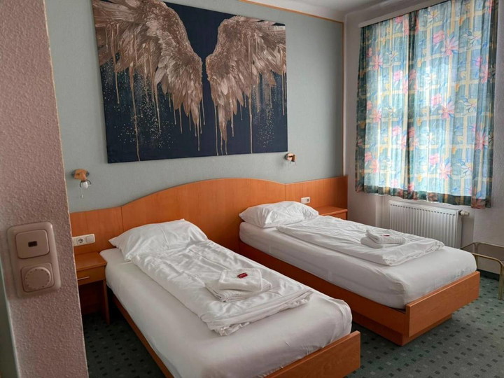 12 M² Pokój ∙ 1 Sypialnia ∙ 2 Gości - Sankt Pölten