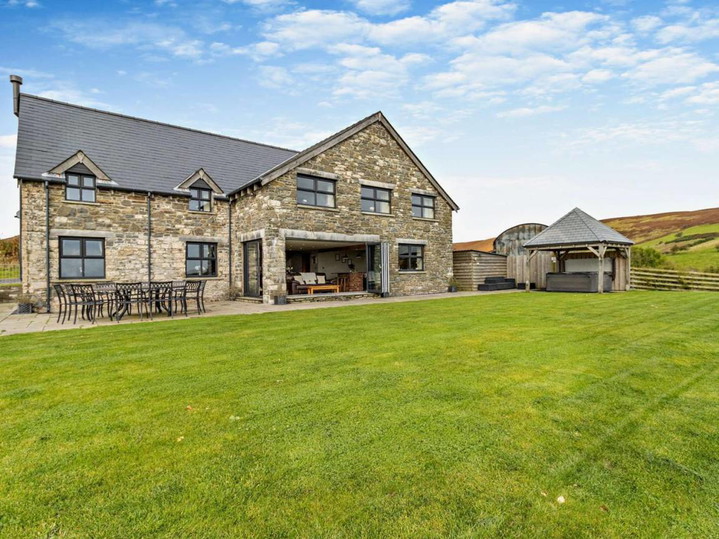 Cottage ∙ 5 Bedrooms ∙ 10 Guests - Builth Wells