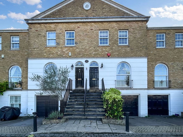 Cottage ∙ 2 Bedrooms ∙ 4 Guests - Greenwich