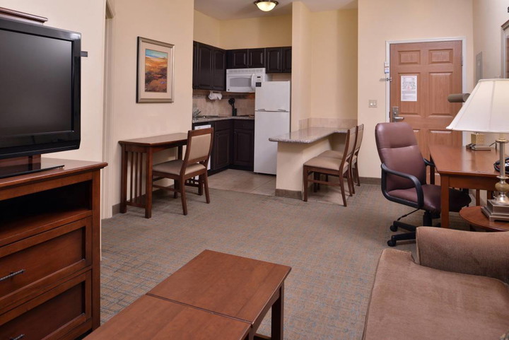 Condo ∙ 2 Bedrooms ∙ 6 Guests - Oklahoma City, OK