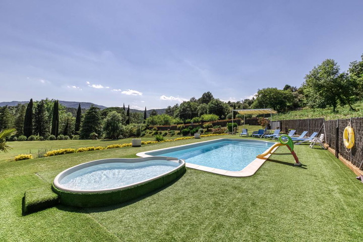 300 M² House ∙ 9 Bedrooms ∙ 29 Guests - Besalú