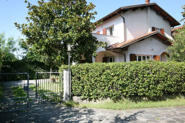 160 M² Villa ∙ 4 Chambres ∙ 8 Personnes - Forte dei Marmi