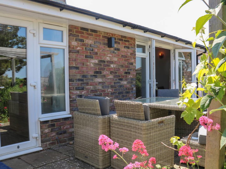 Cottage ∙ 5 Bedrooms ∙ 10 Guests - Selsey