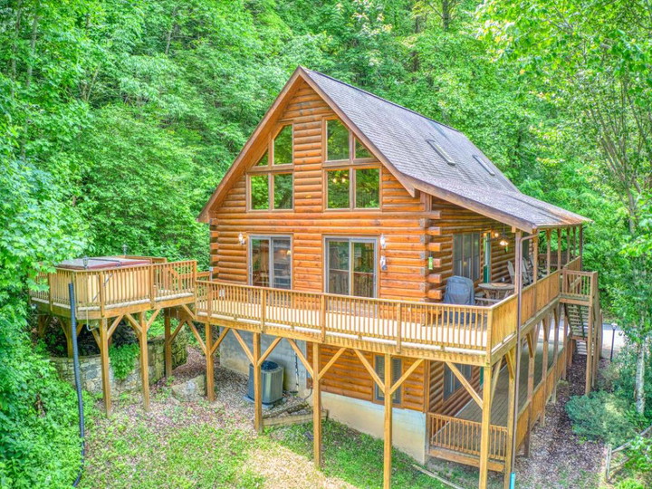 200 M² Cabin ∙ 3 Bedrooms ∙ 8 Guests - Maggie Valley, NC