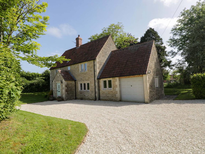 Cottage ∙ 4 Bedrooms ∙ 8 Guests - Chippenham