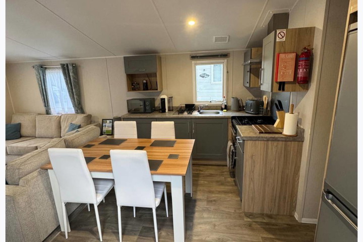 40 M² Cabin ∙ 2 Bedrooms ∙ 4 Guests - Isle of Wight