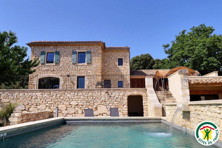 144 M² Gîte ∙ 4 Chambres ∙ 8 Personnes - Pierrelatte