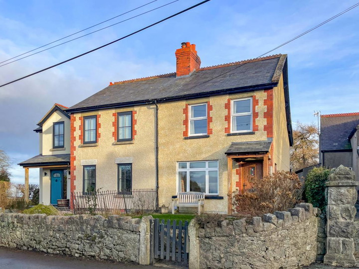 Cottage ∙ 2 Bedrooms ∙ 4 Guests - Colwyn Bay