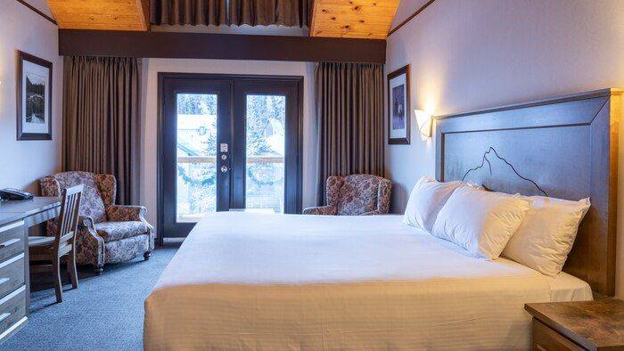 Hotel ∙ 1 Bedroom ∙ 4 Guests - Banff