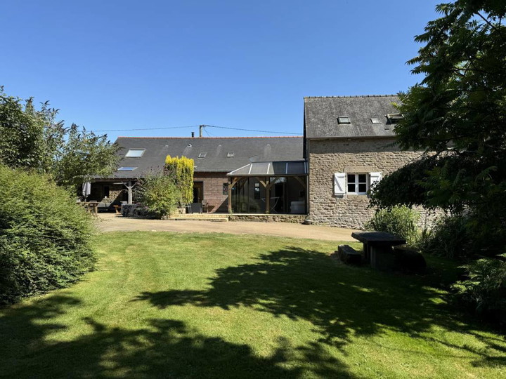 250 M² Gîte ∙ 7 Chambres ∙ 15 Personnes - Saint-Aubin-du-Cormier