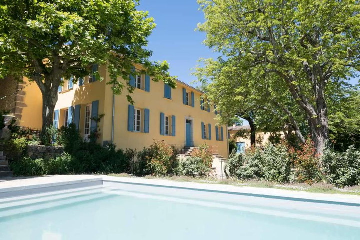 660 M² Appartement ∙ 5 Slaapkamers ∙ 16 Gasten - Brignoles