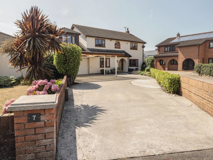 Cottage ∙ 4 Bedrooms ∙ 8 Guests - Port Talbot
