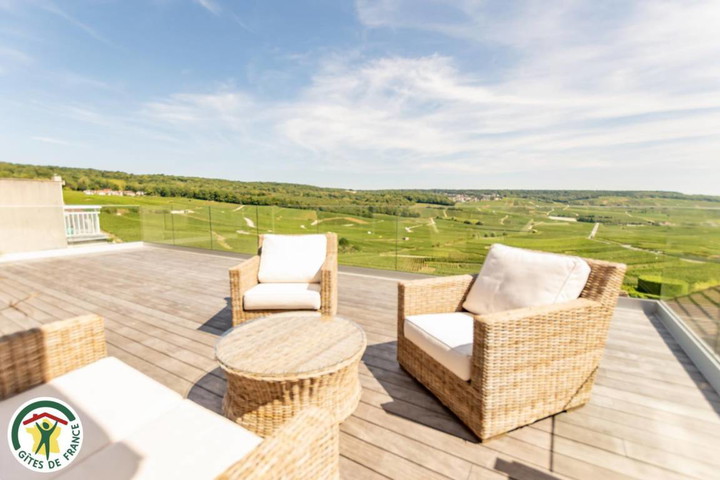 170 M² Gîte ∙ 4 Chambres ∙ 10 Personnes - Ay