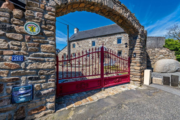 110 M² Cottage ∙ 4 Chambres ∙ 8 Personnes - Brest