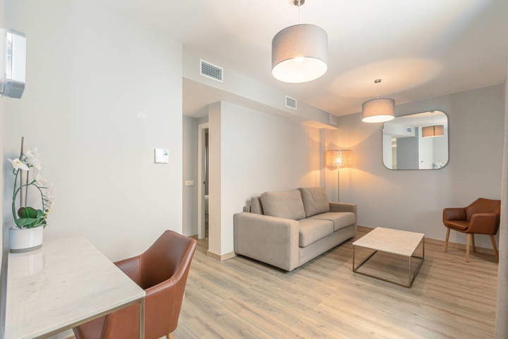 50 M² Huoneisto ∙ 2 Makuuhuonetta ∙ 6 Vierasta - Sevilla