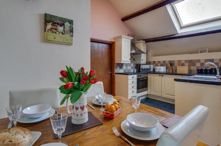 Cottage ∙ 2 Bedrooms ∙ 4 Guests - Colwyn Bay