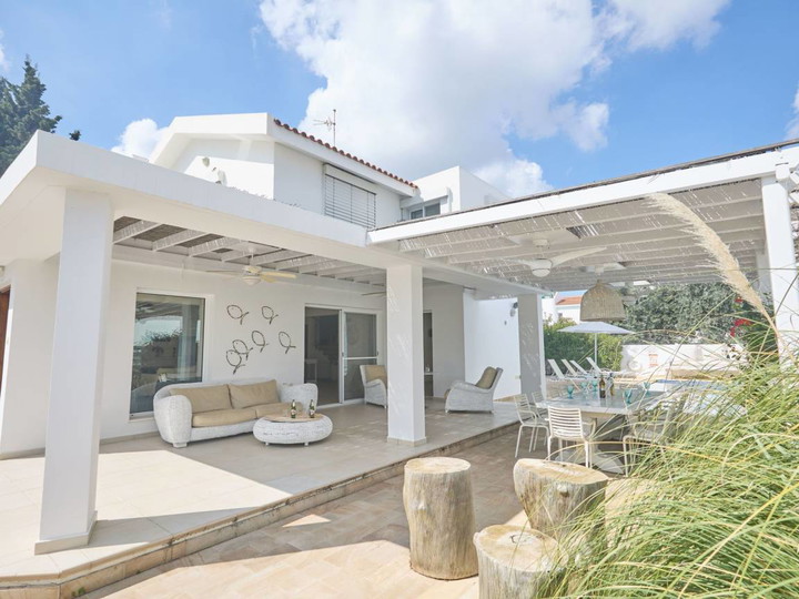 180 M² House ∙ 5 Bedrooms ∙ 10 Guests - Famagusta