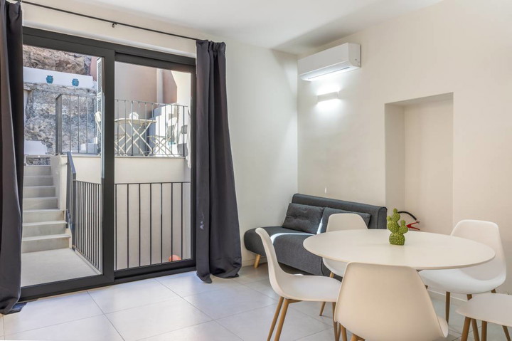 80 M² Apartment ∙ 2 Bedrooms ∙ 7 Guests - Milazzo