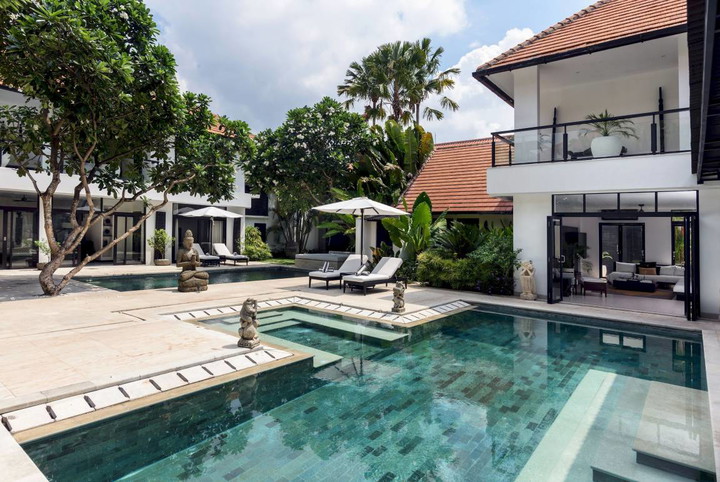 1400 M² Apartment ∙ 9 Bedrooms ∙ 18 Guests - Seminyak