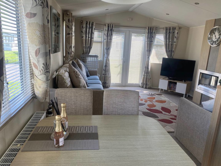 90 M² Lodge ∙ 2 Bedrooms ∙ 6 Guests - Wales