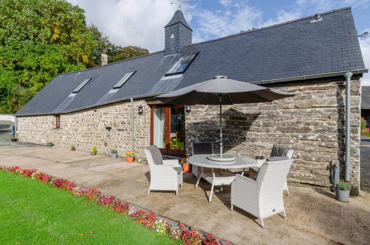House ∙ 2 Bedrooms ∙ 4 Guests - Machynlleth