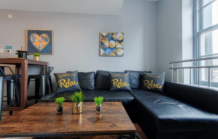 Apartment ∙ 6 Bedrooms ∙ 16 Guests - Wrexham