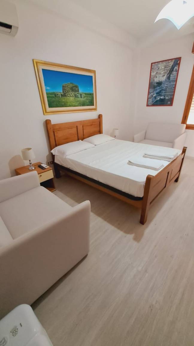 20 M² Hotel ∙ 1 Habitación ∙ 4 Huéspedes - Cagliari